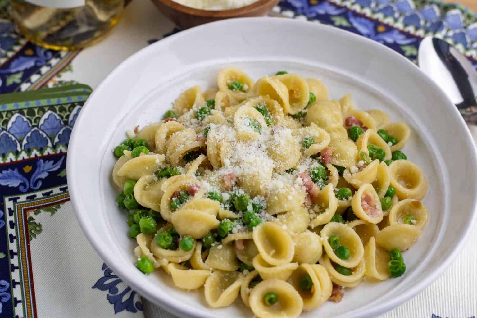 Pasta Piselli e Pancetta (Italian Pasta with Peas and Pancetta) - Enza ...
